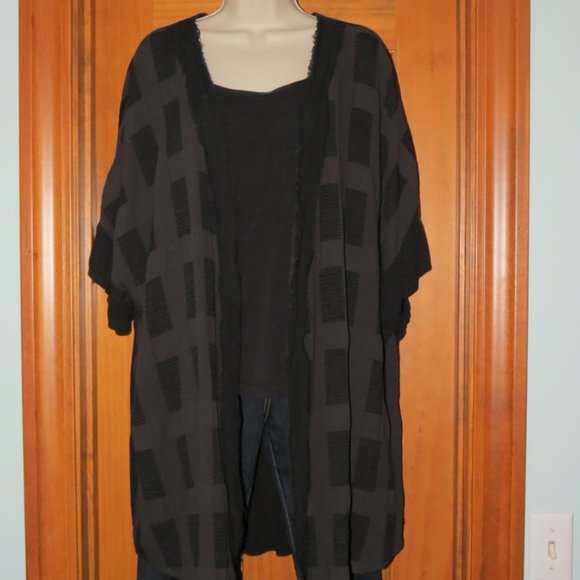 Umgee | Tops | Umgee Black On Black Plaid Short Sleeve Duster Kimono ...